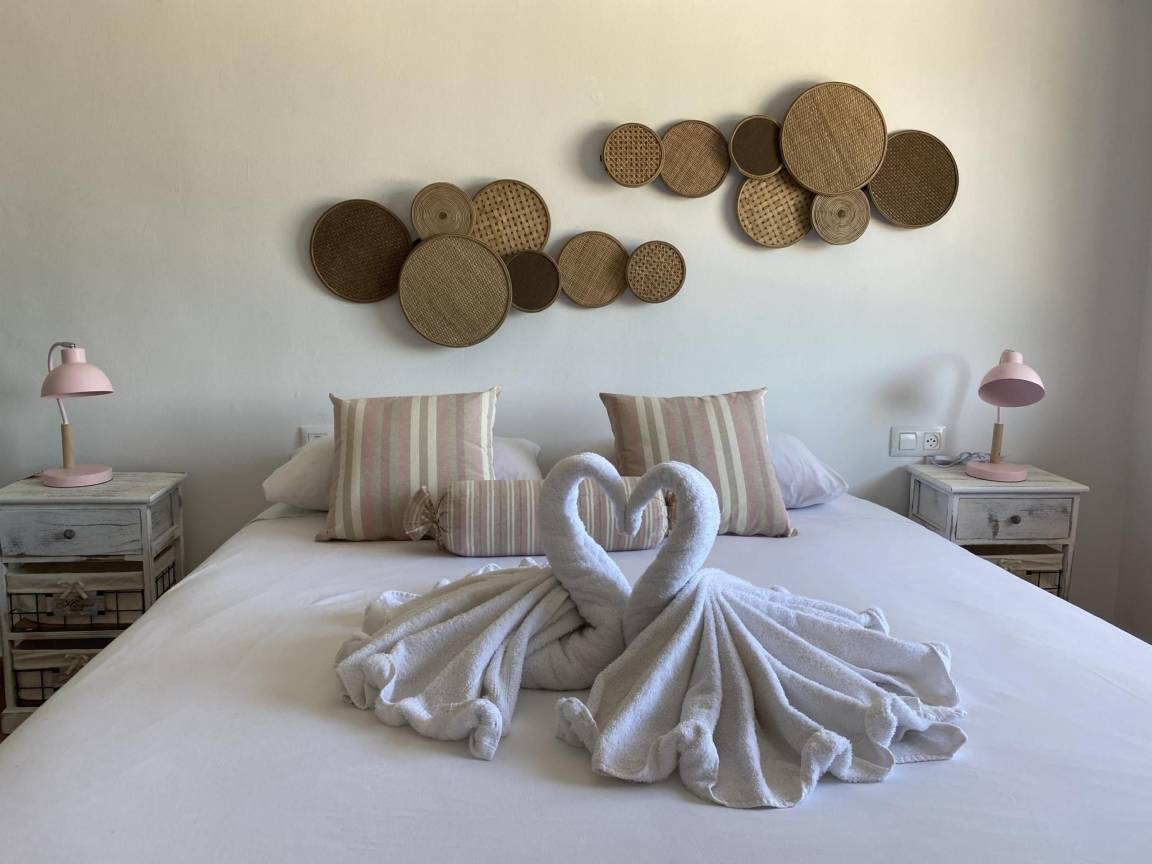70 M² Apartamento ∙ 3 Habitaciones ∙ 7 Huéspedes - Mataró