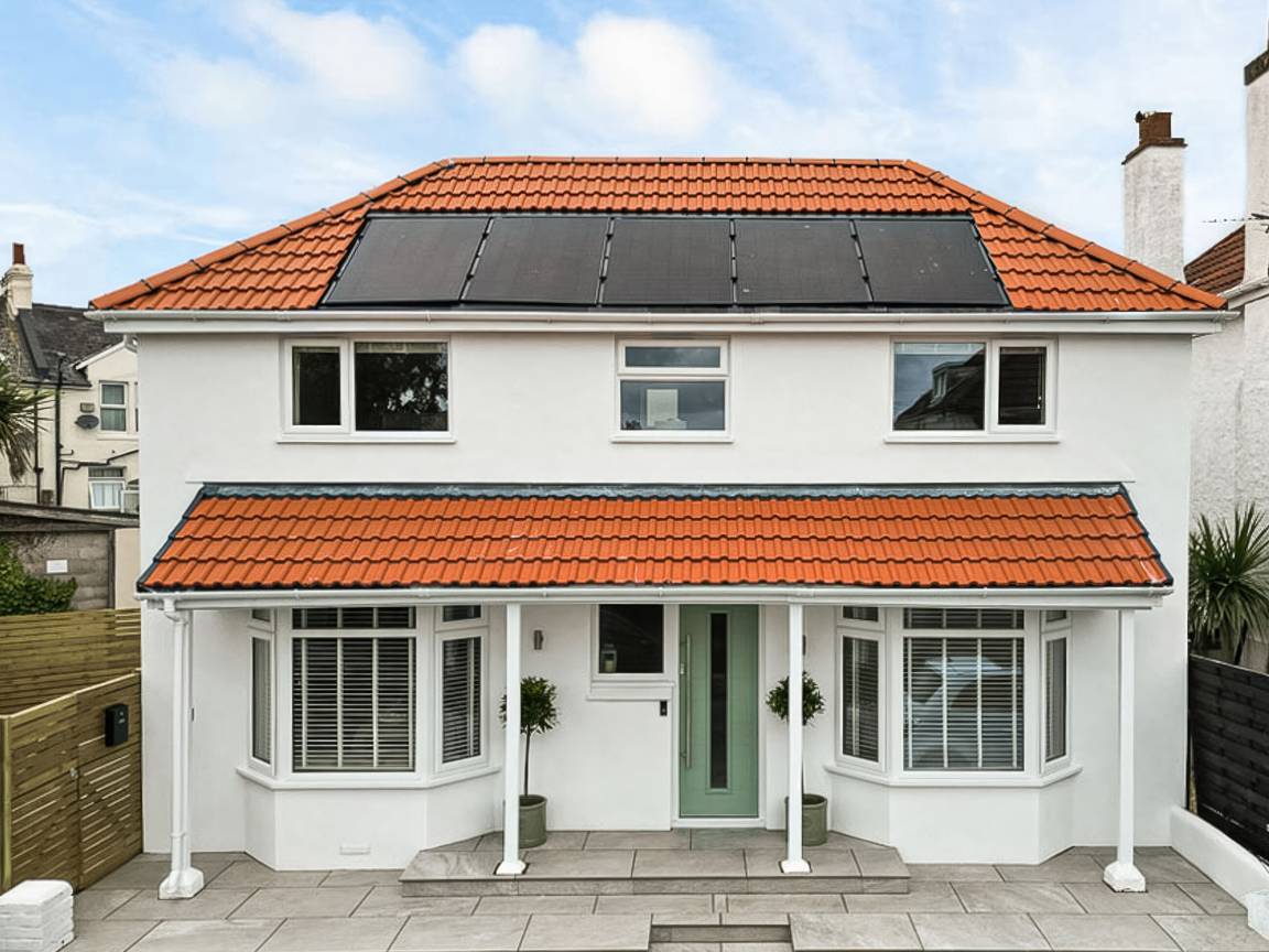 Cottage ∙ 4 Bedrooms ∙ 8 Guests - Paignton