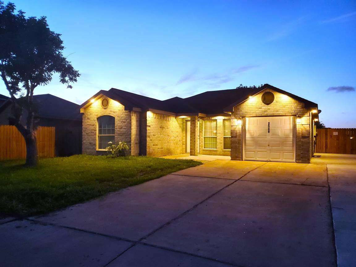 114 M² House ∙ 3 Bedrooms ∙ 6 Guests - Brownsville, TX