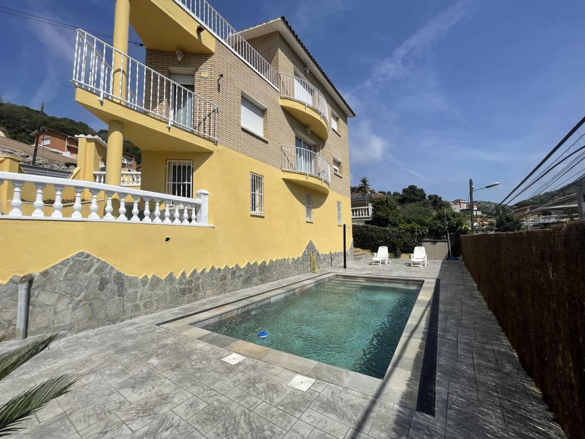 200 M² Villa ∙ 4 Bedrooms ∙ 8 Guests - Cubelles