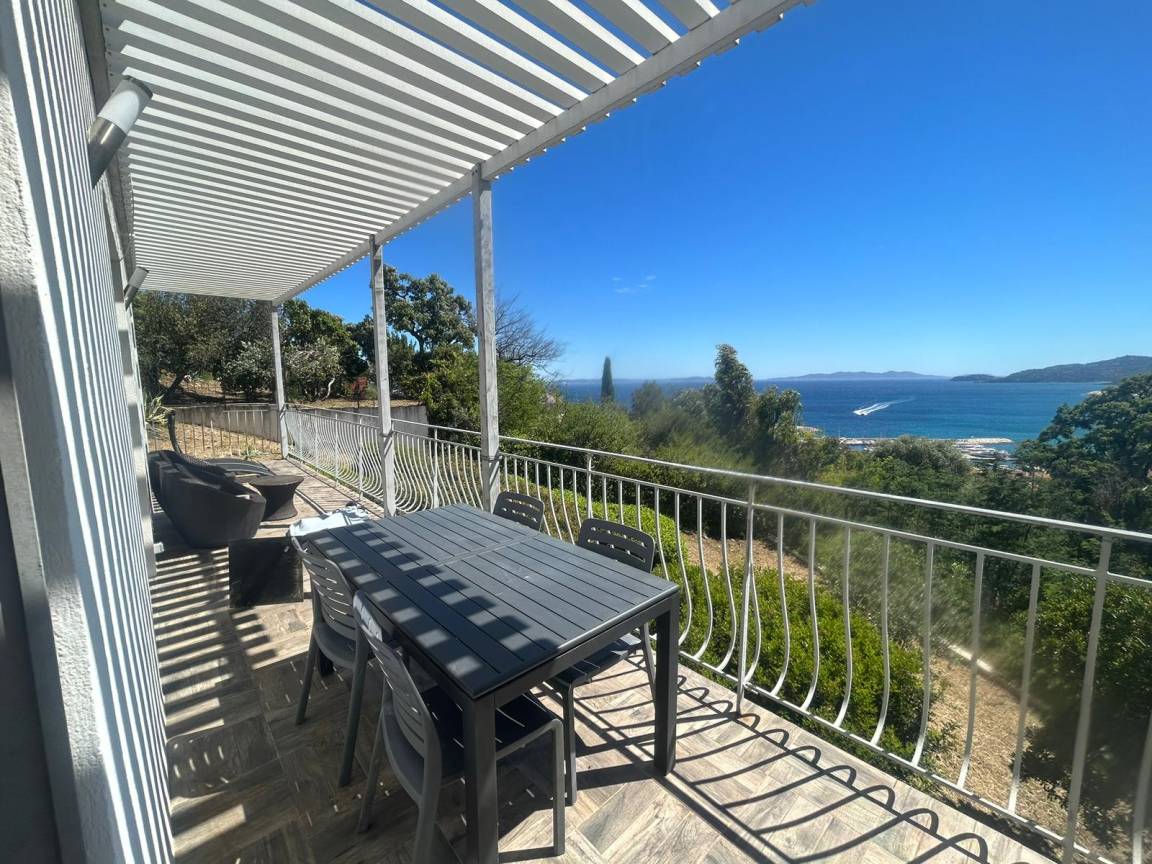 95 M² Maison De Vacances ∙ 2 Chambres ∙ 6 Personnes - Le Lavandou