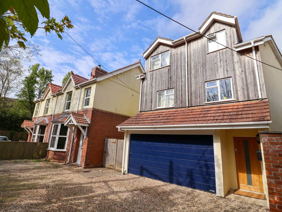 Cottage ∙ 3 Bedrooms ∙ 6 Guests - Lyme Regis