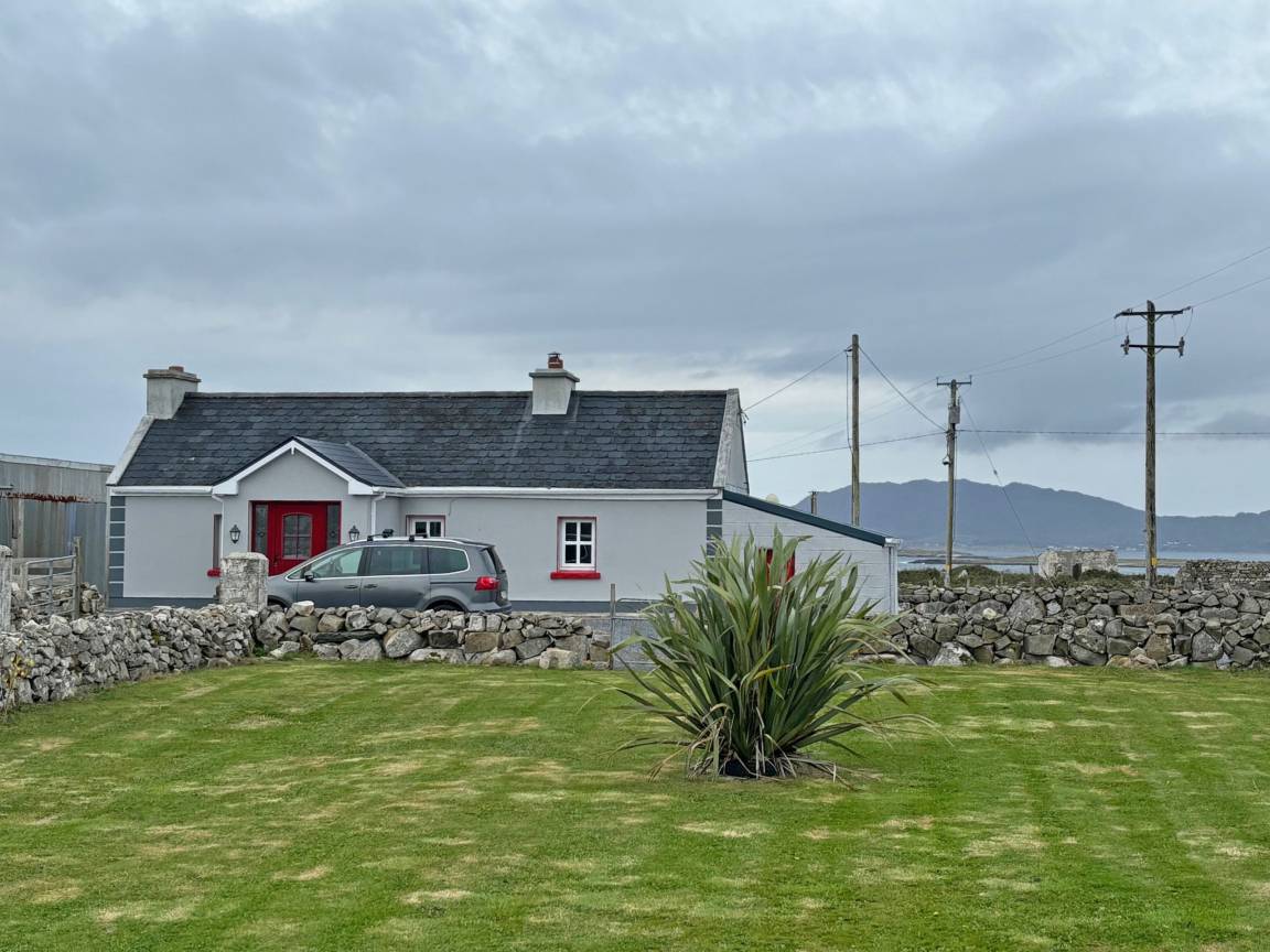 120 M² Cottage ∙ 2 Bedrooms ∙ 6 Guests - Galway