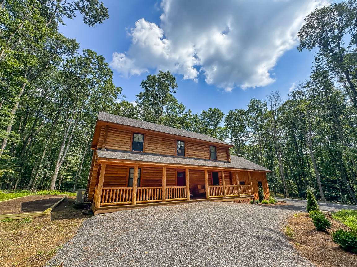 Cabin ∙ 4 Bedrooms ∙ 9 Guests - Deep Creek Lake, MD
