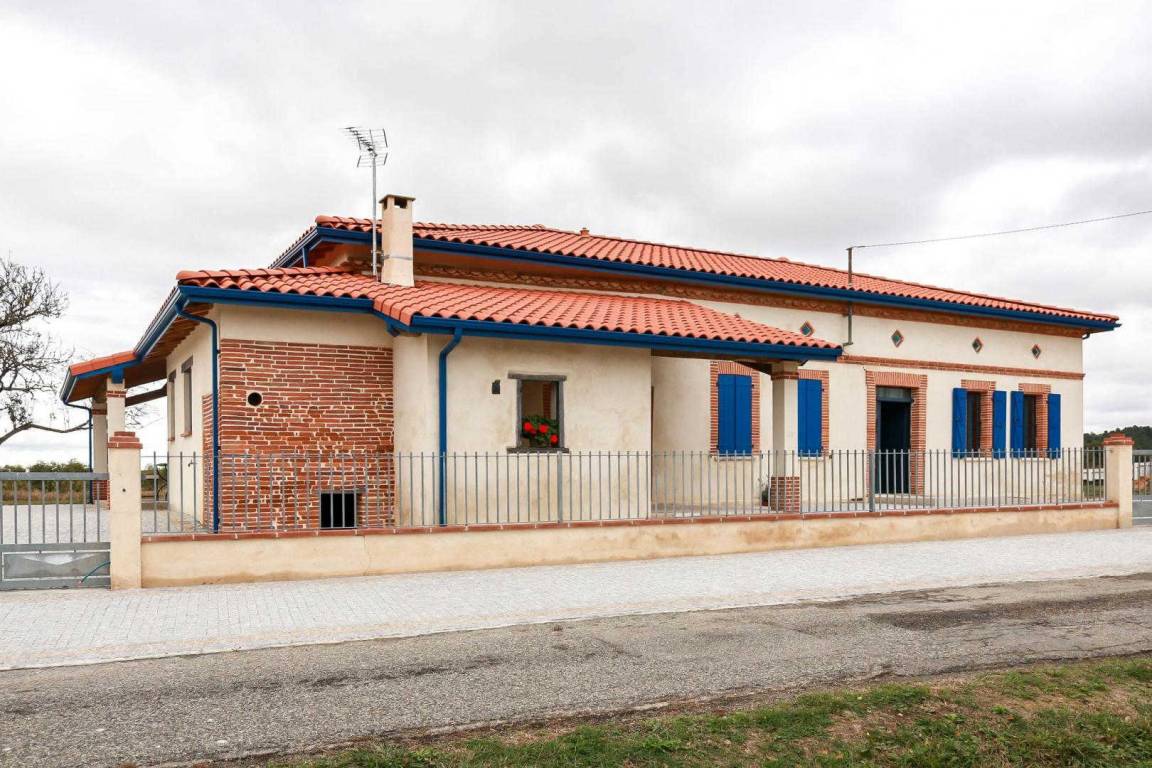90 M² Gîte ∙ 2 Chambres ∙ 4 Personnes - Haute-Garonne