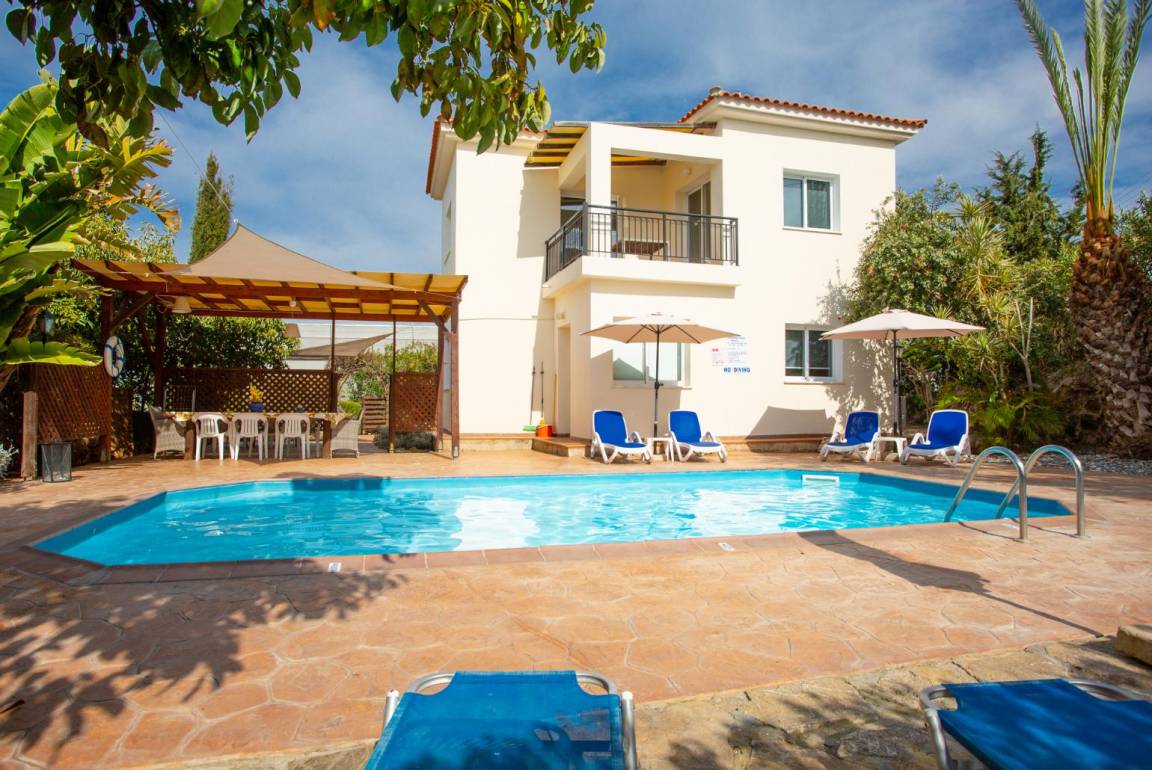 170 M² Villa ∙ 4 Bedrooms ∙ 9 Guests - Argaka