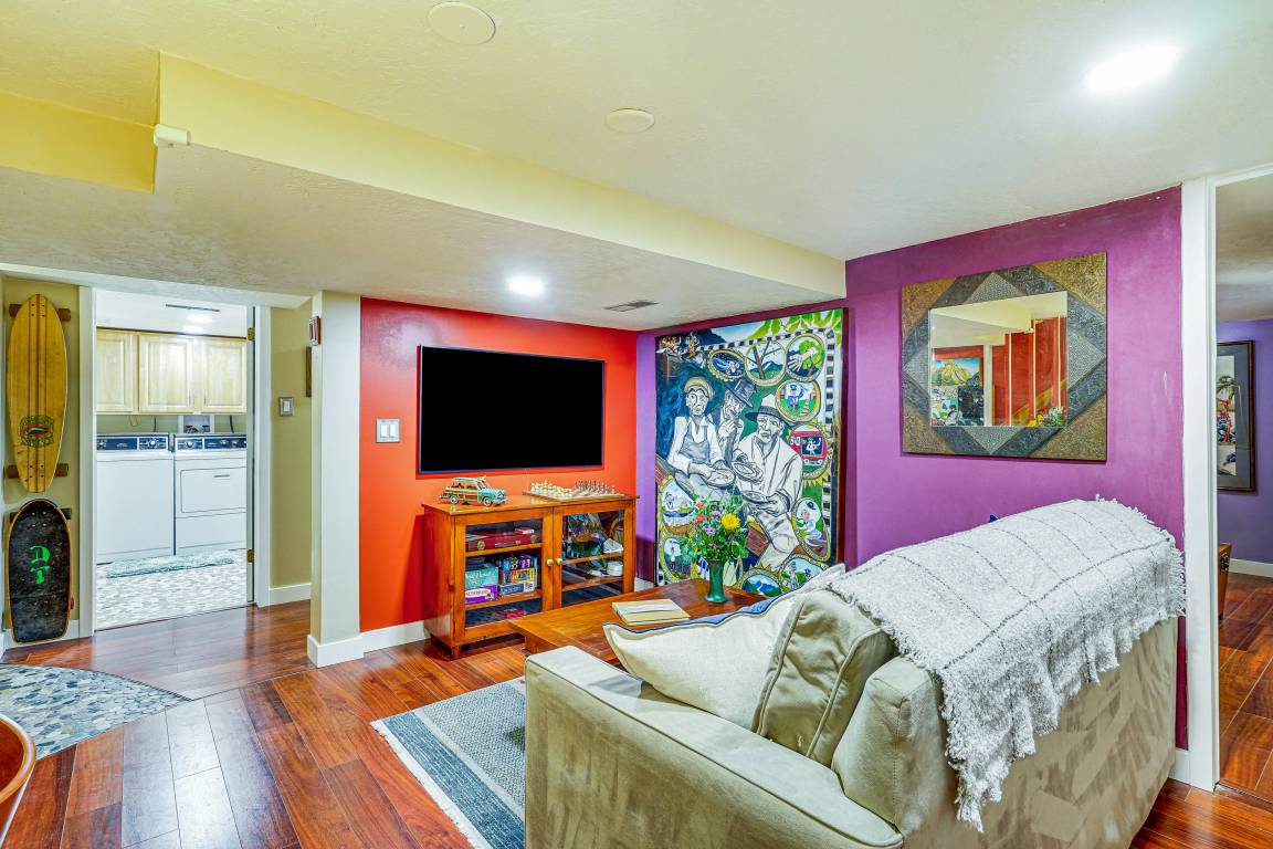 102 M² Apartment ∙ 2 Bedrooms ∙ 6 Guests - Tracy Aviary & Botanical Gardens