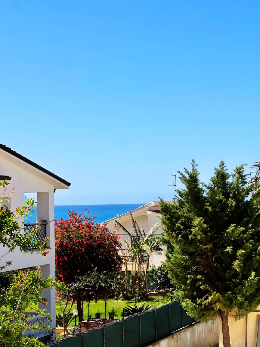 65 M² Talo ∙ 2 Makuuhuonetta ∙ 6 Vierasta - Partinico