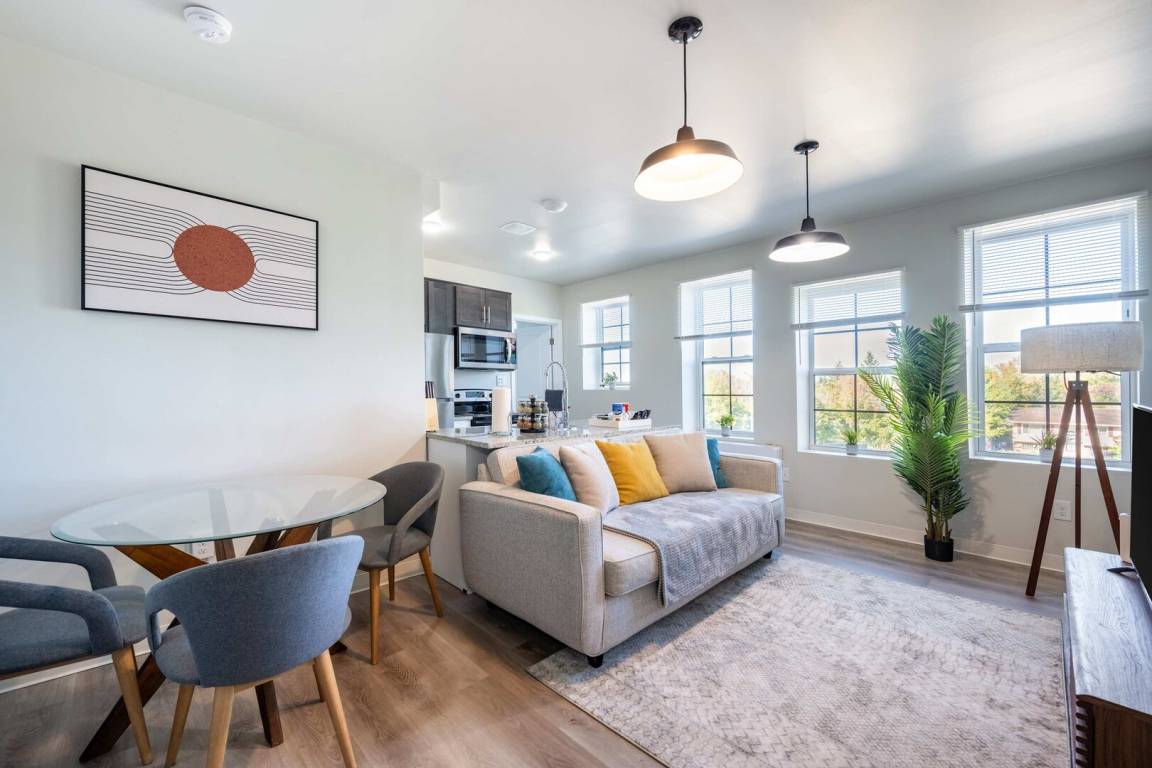 93 M² Apartment ∙ 2 Bedrooms ∙ 6 Guests - Detroit, MI