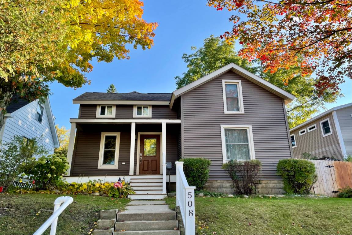 158 M² House ∙ 3 Bedrooms ∙ 7 Guests - Petoskey, MI