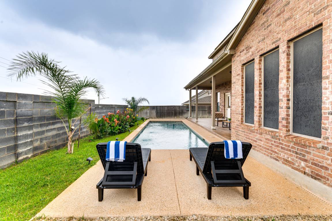 364 M² House ∙ 5 Bedrooms ∙ 10 Guests - Laredo, TX