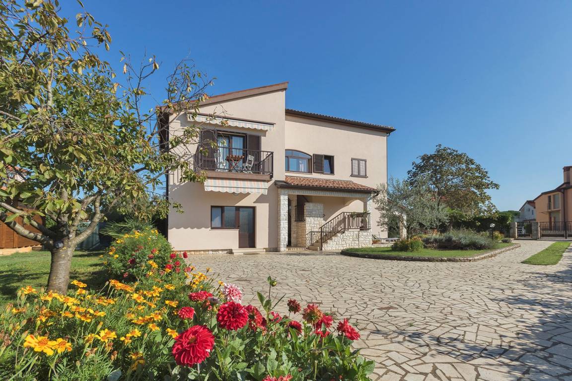 135 M² Appartement ∙ 3 Chambres ∙ 8 Personnes - Pula