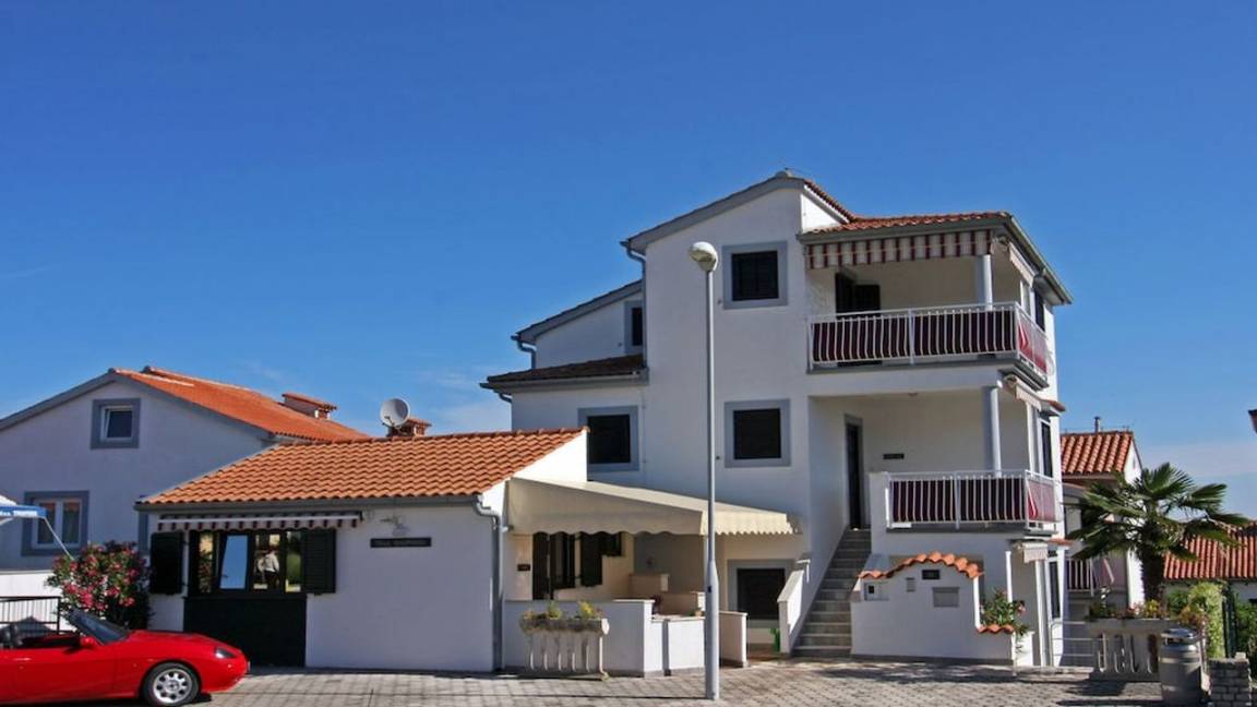 100 M² Huis ∙ 3 Slaapkamers ∙ 8 Gasten - Poreč