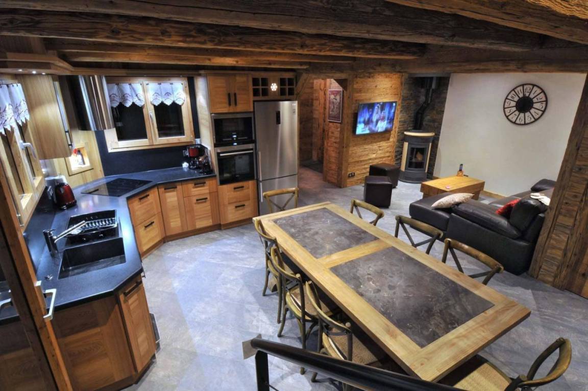 105 M² Huoneisto ∙ 3 Makuuhuonetta ∙ 6 Vierasta - Bernex