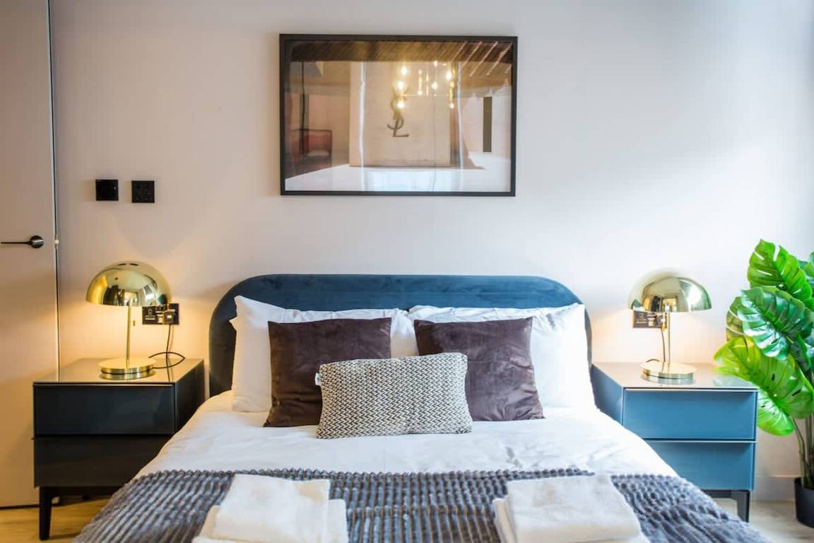 Apartment ∙ 2 Bedrooms ∙ 5 Guests - Bury