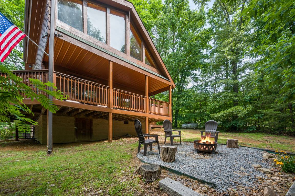 House ∙ 3 Bedrooms ∙ 8 Guests - Pigeon Forge, TN