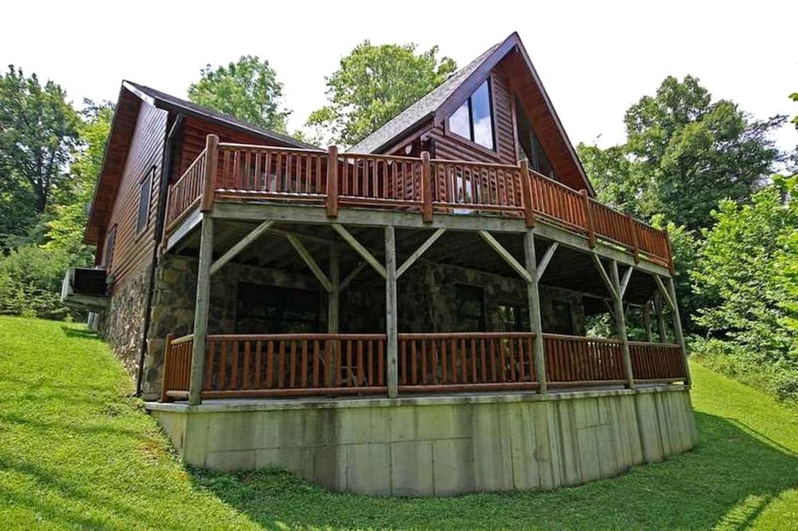 House ∙ 8 Bedrooms ∙ 20 Guests - Logan, OH