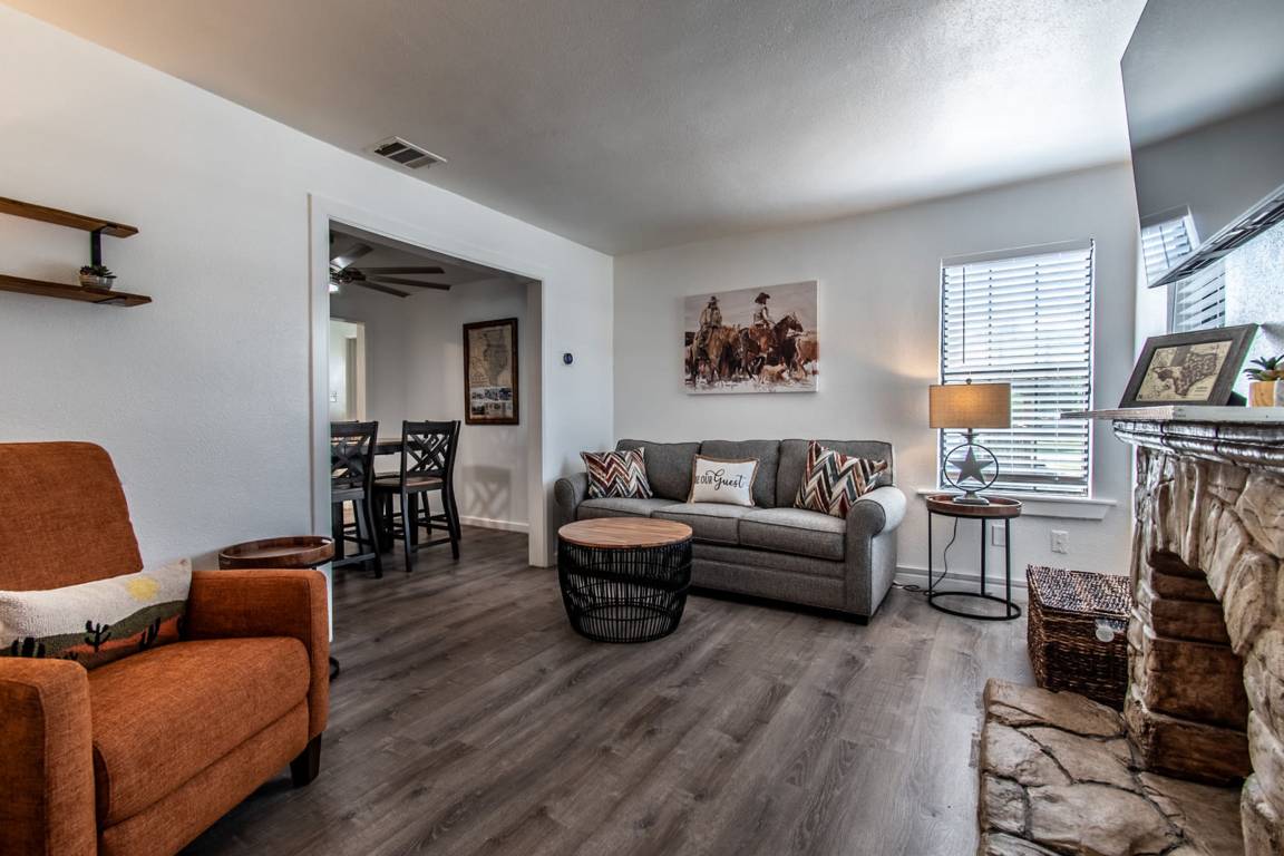 Apartment ∙ 6 Bedrooms ∙ 18 Guests - Corpus Christi, TX