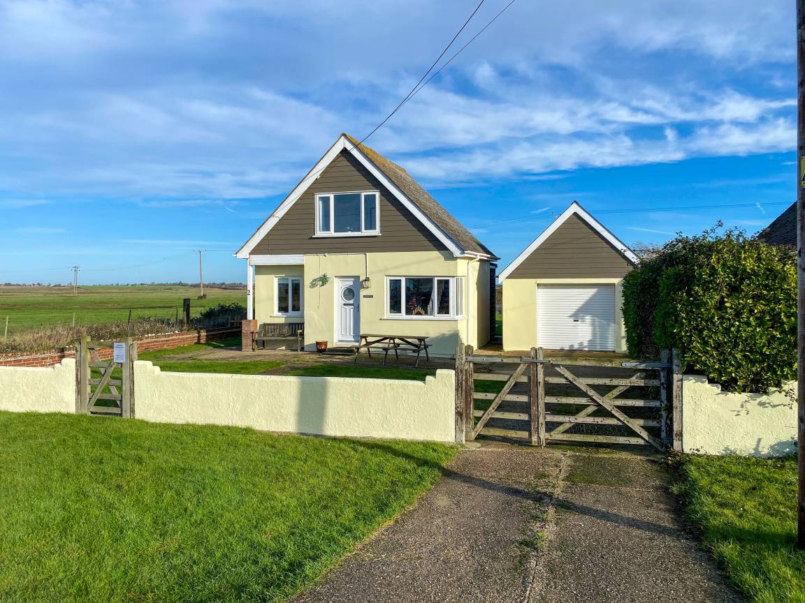 Cottage ∙ 2 Bedrooms ∙ 7 Guests - West Mersea