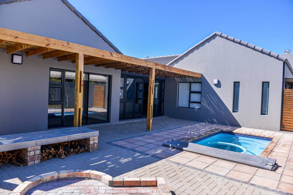 350 M² House ∙ 4 Bedrooms ∙ 10 Guests - Langebaan