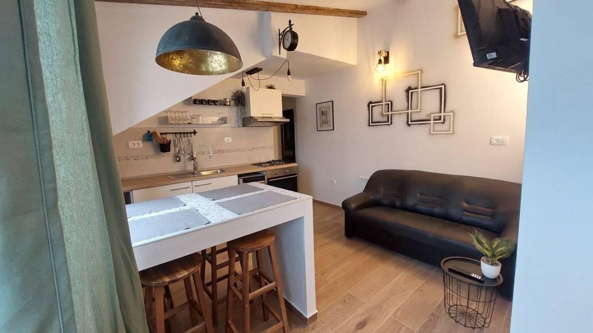 50 M² Ferienwohnung ∙ 2 Schlafzimmer ∙ 6 Gäste - Jelsa