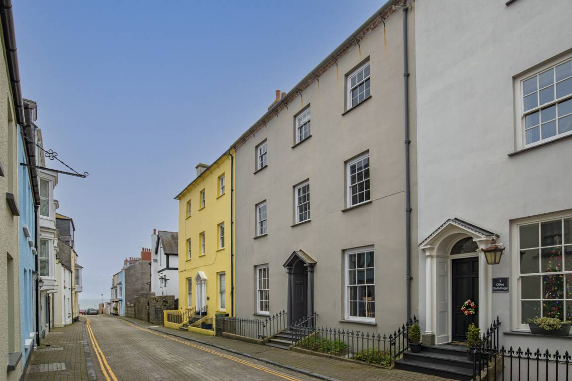 2200 M² House ∙ 4 Bedrooms ∙ 8 Guests - Tenby