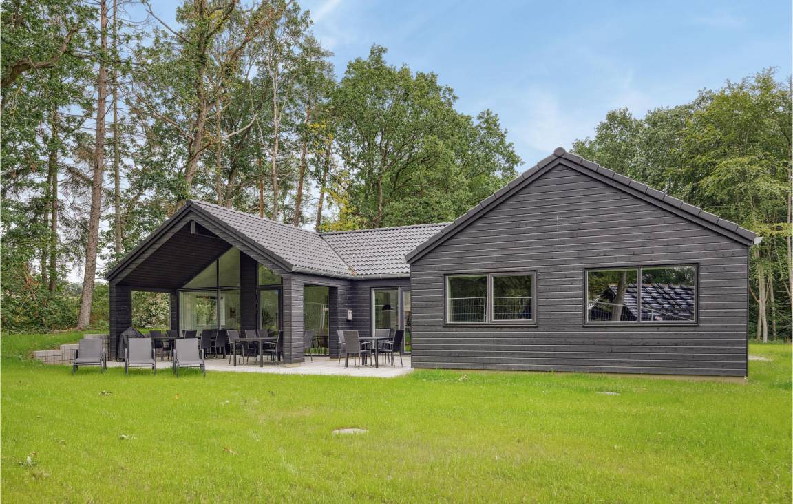 221 M² Ferienhaus ∙ 6 Schlafzimmer ∙ 12 Gäste - Krakow am See