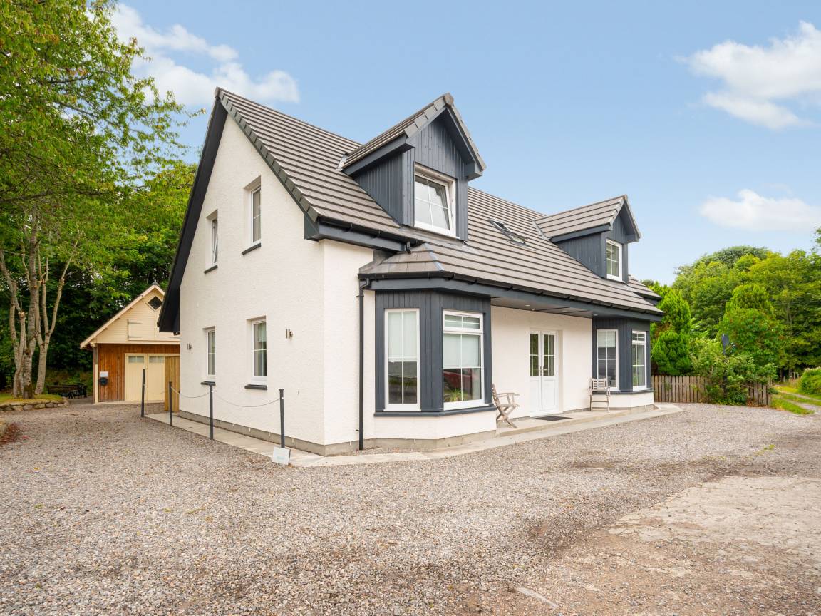 Talo ∙ 4 Makuuhuonetta ∙ 8 Vierasta - Drumnadrochit