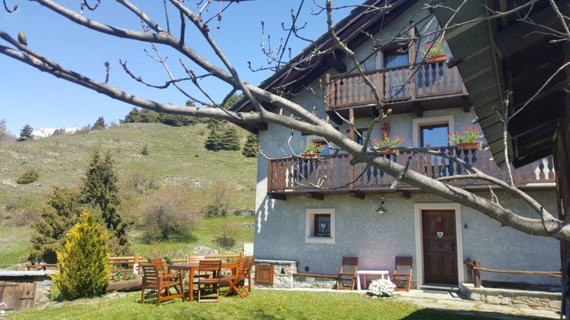 150 M² Villa ∙ 4 Bedrooms ∙ 10 Guests - Champoluc