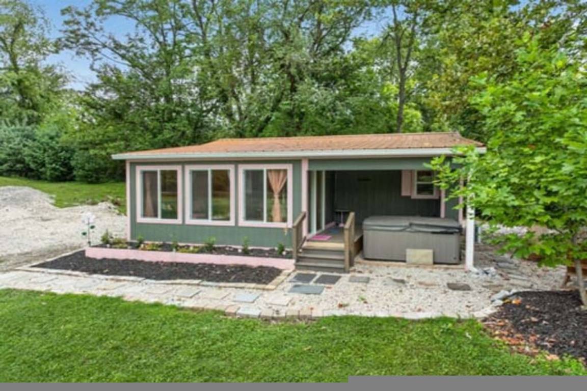 Apartment ∙ 1 Bedroom ∙ 6 Guests - Indianapolis, IN