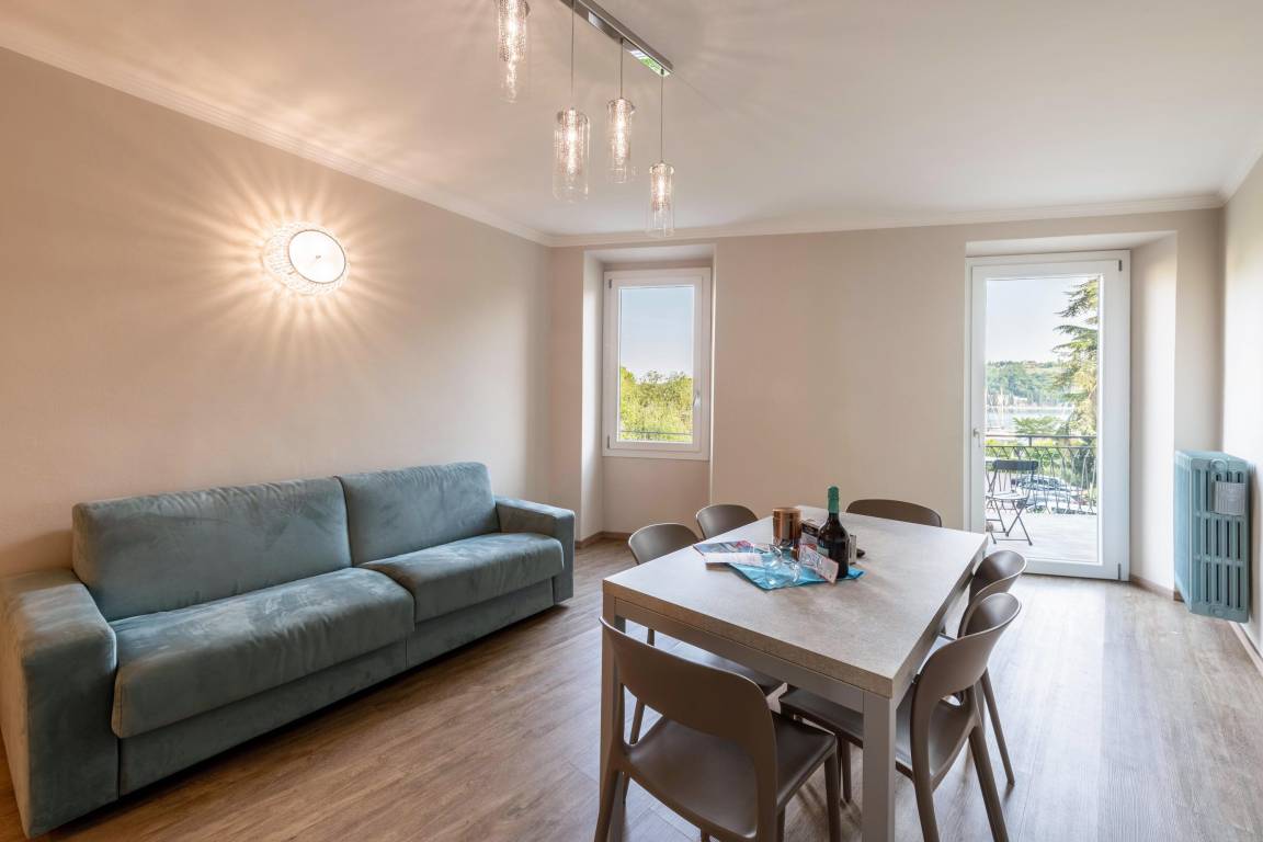 70 M² Apartment ∙ 2 Bedrooms ∙ 5 Guests - Gardone Riviera