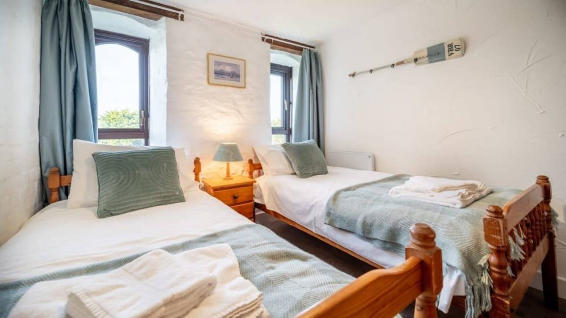 93 M² House ∙ 3 Bedrooms ∙ 6 Guests - Newport