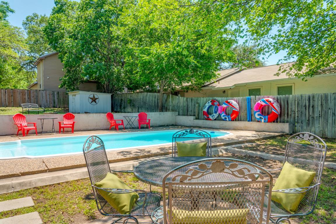 House ∙ 2 Bedrooms ∙ 4 Guests - Fredericksburg, TX