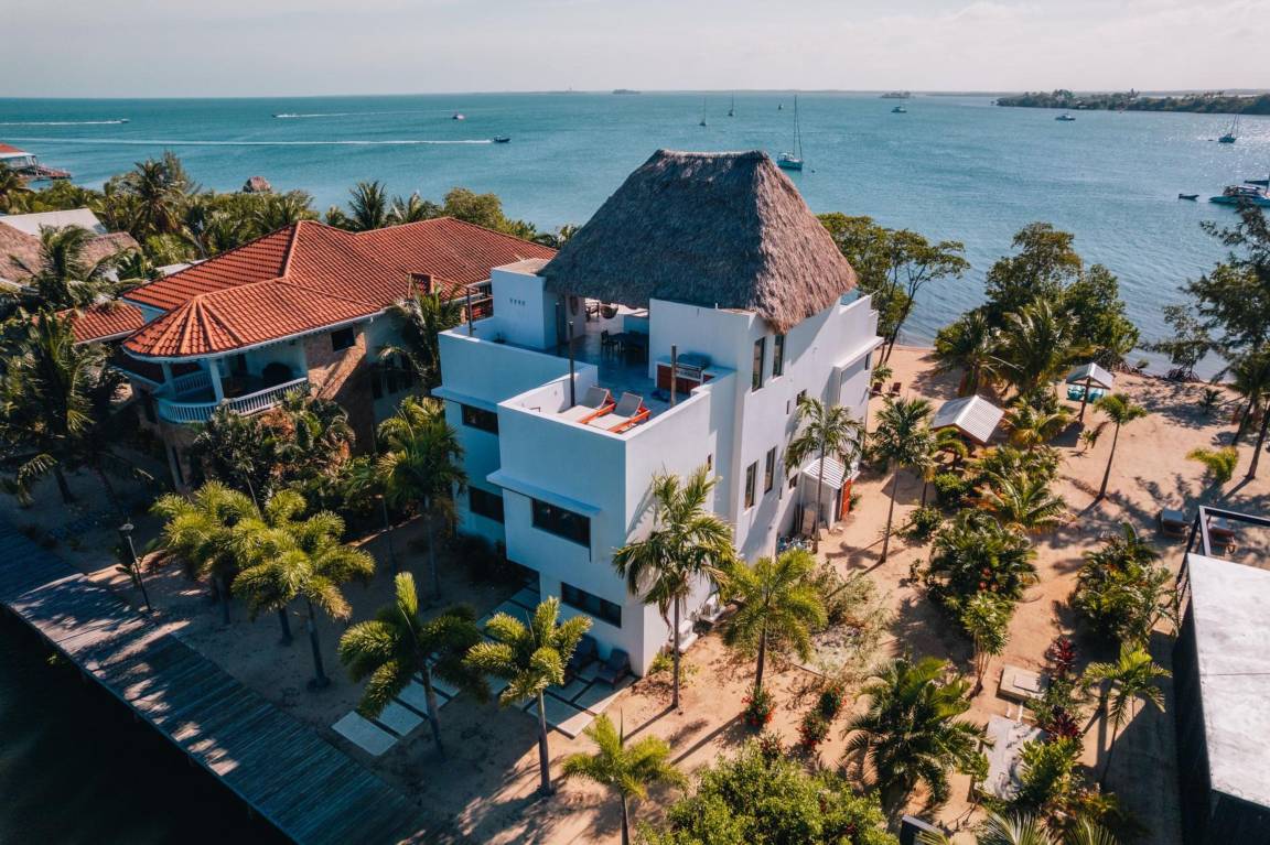 511 M² Apartment ∙ 5 Bedrooms ∙ 14 Guests - Placencia