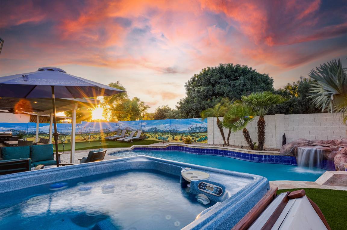 197 M² House ∙ 4 Bedrooms ∙ 9 Guests - Glendale, AZ