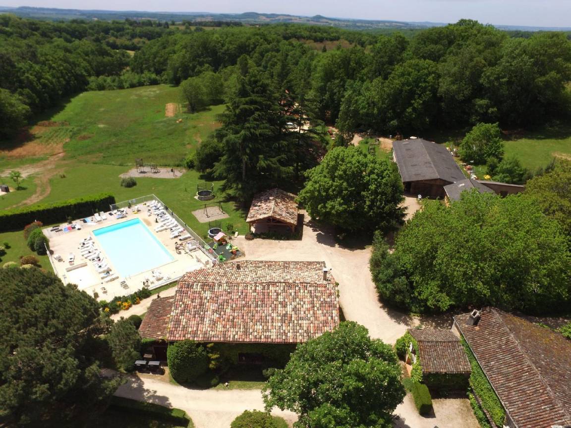 200 M² Maison De Vacances ∙ 6 Chambres ∙ 20 Personnes - Biron