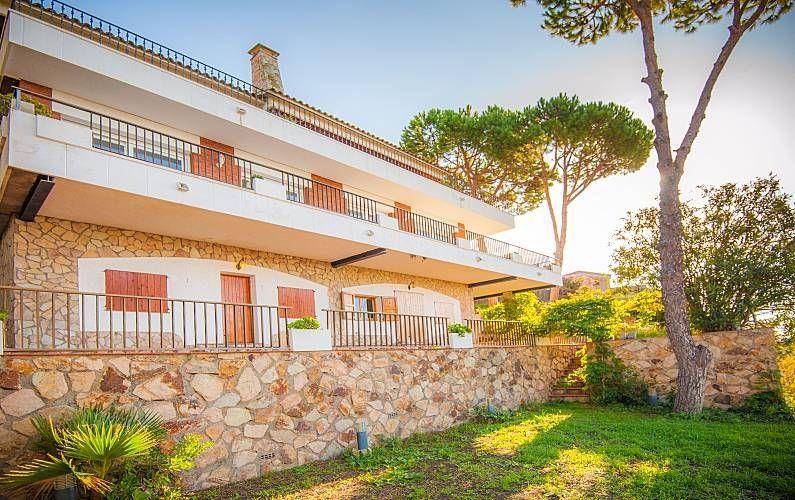 400 M² House ∙ 9 Bedrooms ∙ 19 Guests - Lloret de Mar