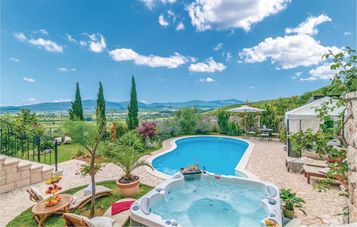 500 M² Maison De Vacances ∙ 7 Chambres ∙ 16 Personnes - Sinj
