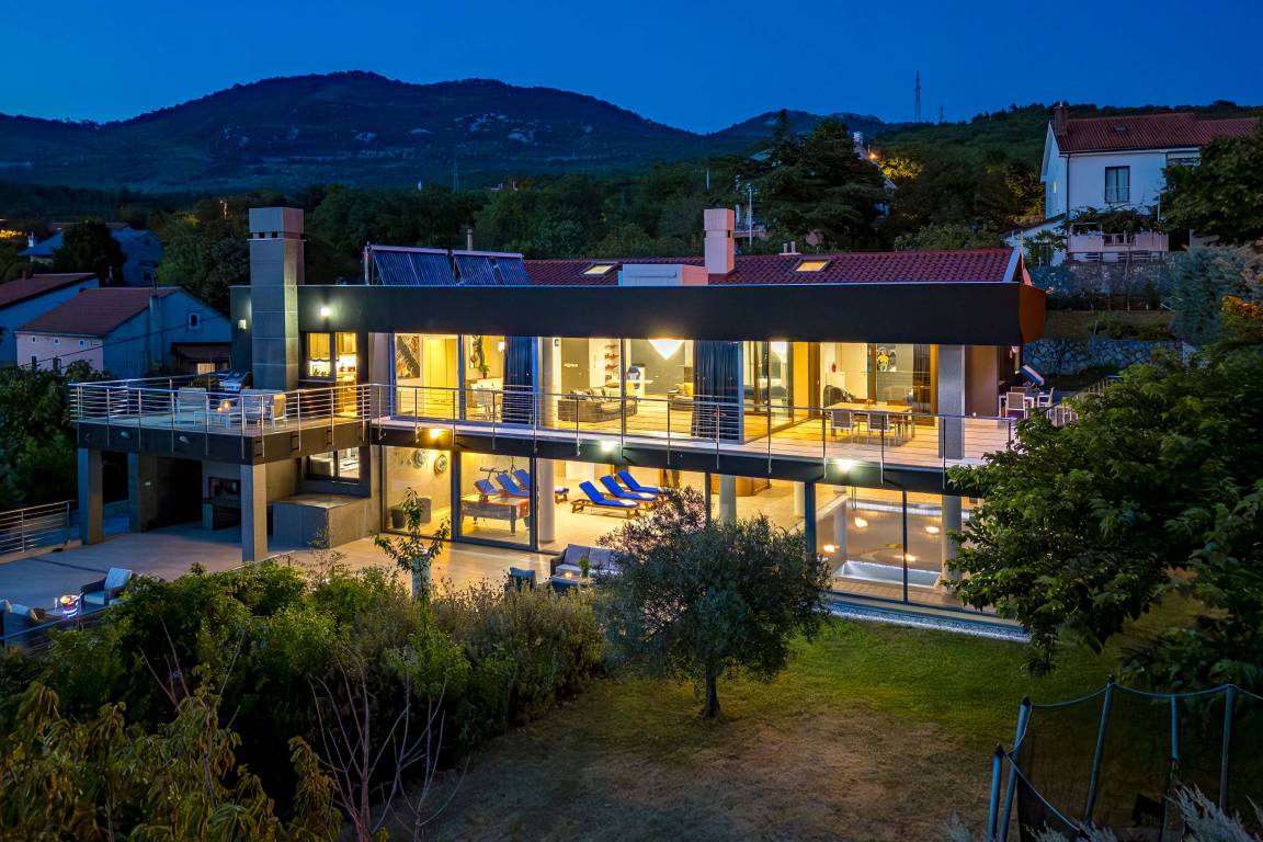 765 M² Villa ∙ 4 Bedrooms ∙ 10 Guests - Dramalj