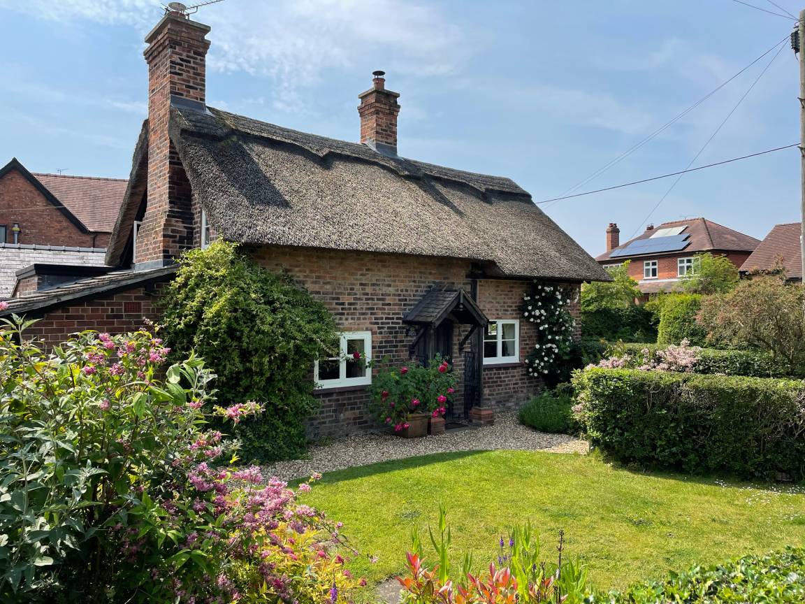 Cottage ∙ 2 Bedrooms ∙ 4 Guests - Cholmondeley Castle Gardens