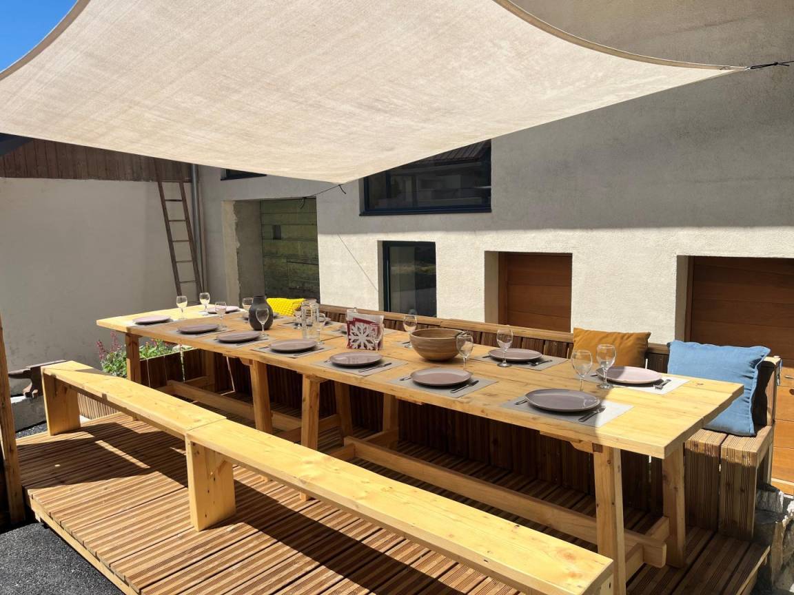 250 M² Gîte ∙ 6 Chambres ∙ 15 Personnes - Lélex