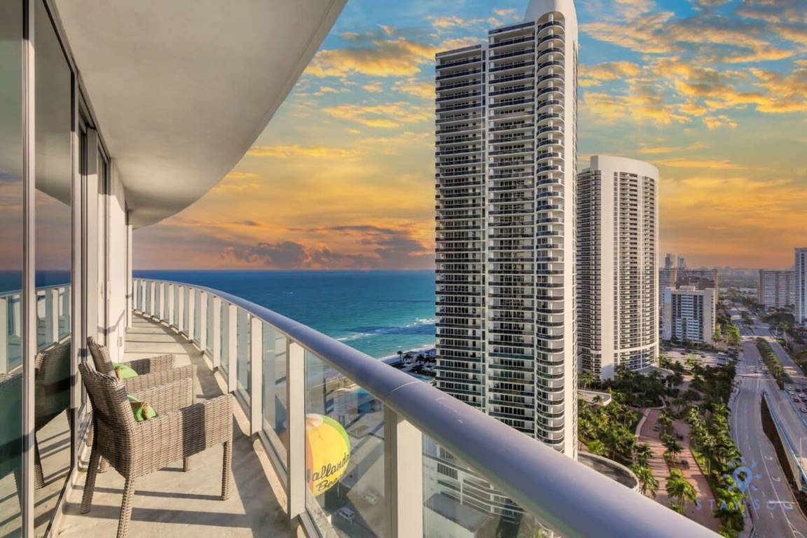 Apartment ∙ 2 Bedrooms ∙ 6 Guests - Hallandale Beach, FL