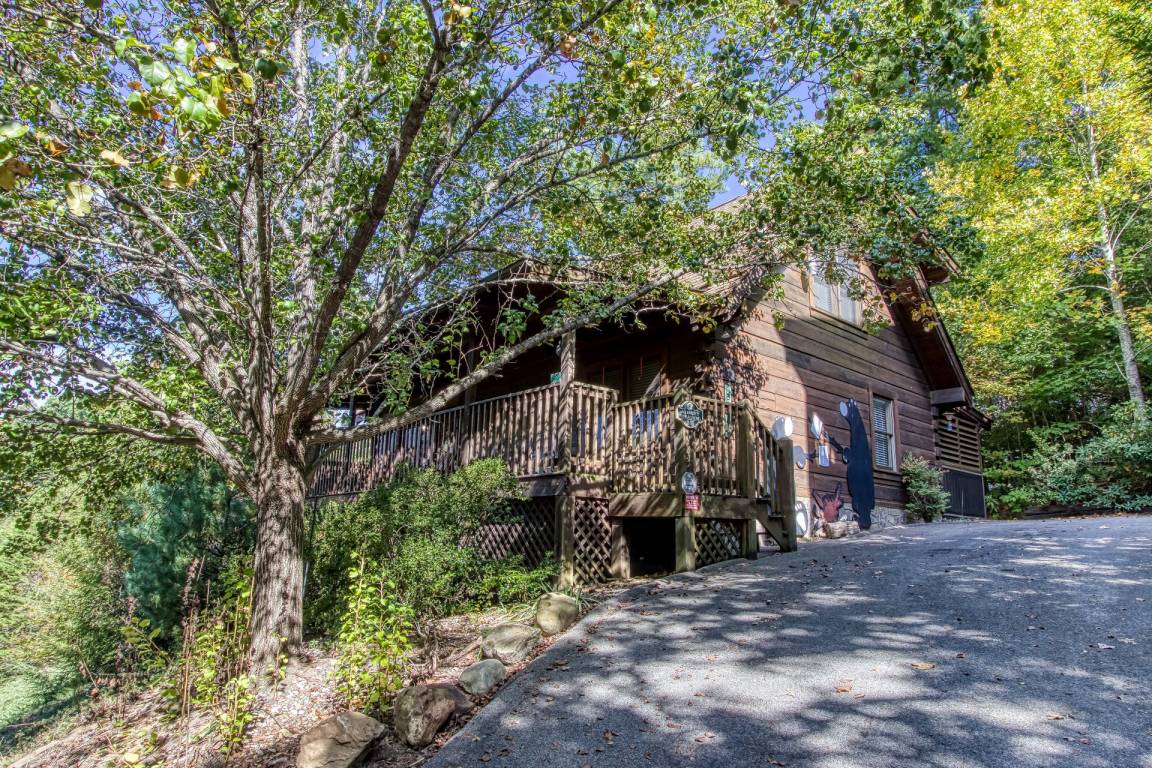 Cabin ∙ 3 Bedrooms ∙ 10 Guests - Pigeon Forge, TN