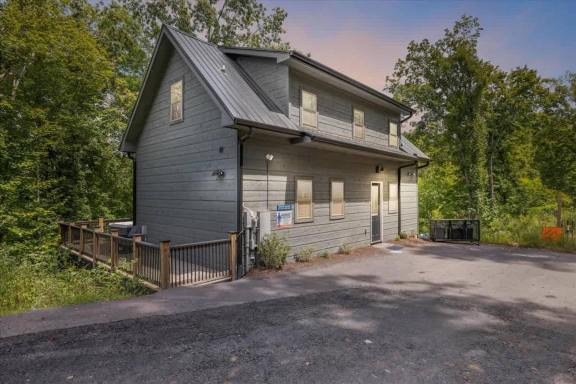 Apartment ∙ 4 Bedrooms ∙ 15 Guests - Dandridge, TN