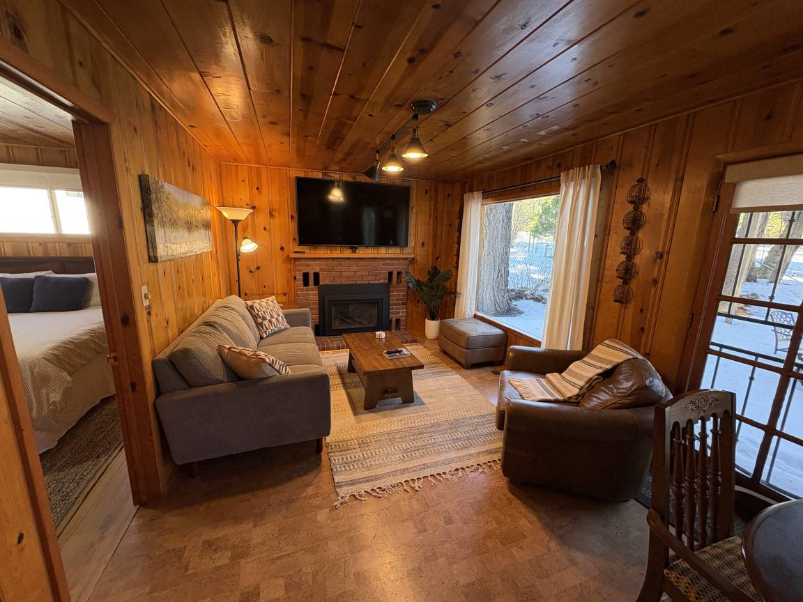 133 M² Cabin ∙ 3 Bedrooms ∙ 8 Guests - North Lake Tahoe, CA