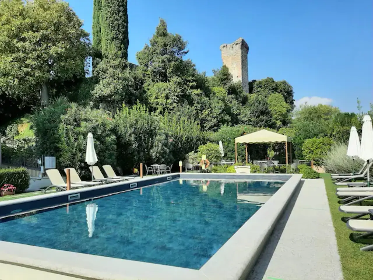 70 M² Apartment ∙ 1 Bedroom ∙ 4 Guests - Gardone Riviera