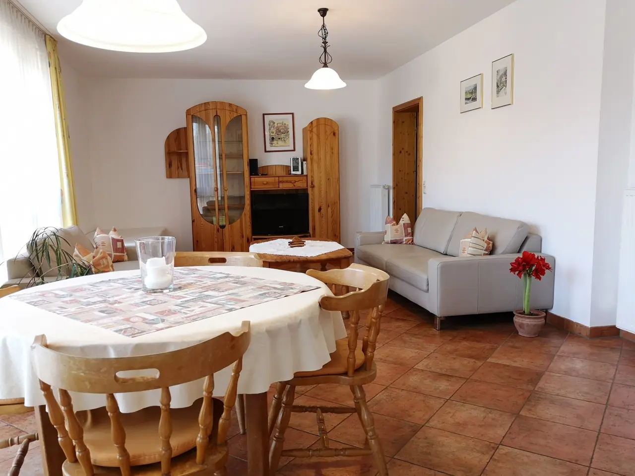 90 M² Ferienwohnung ∙ 2 Schlafzimmer ∙ 5 Gäste - Wertheim