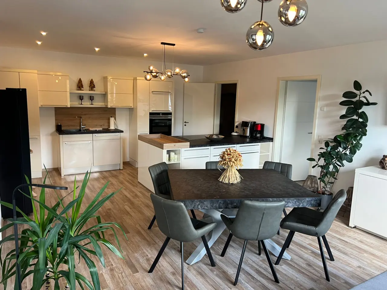 90 M² Ferienwohnung ∙ 2 Schlafzimmer ∙ 6 Gäste - Lauscha