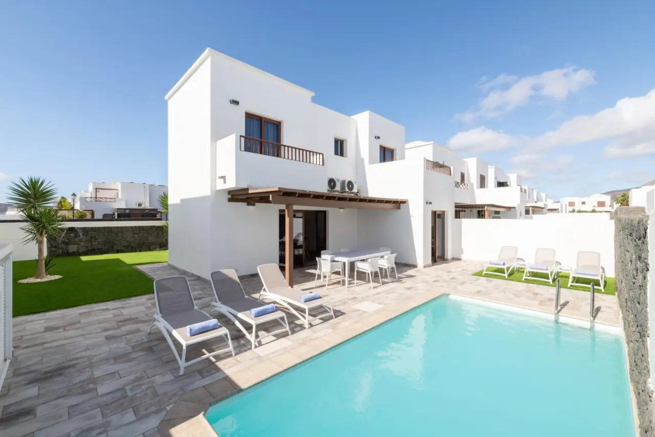 95 M² Villa ∙ 3 Bedrooms ∙ 6 Guests - Playa Blanca