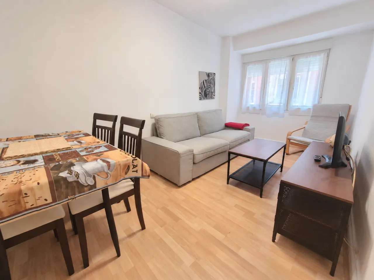 75 M² Apartamento ∙ 3 Habitaciones ∙ 4 Huéspedes - Gijón
